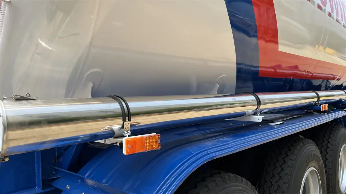 Tri Axle Stainless Steel Fuel Tanker Trailer - 42000L Oil Tank Trailer